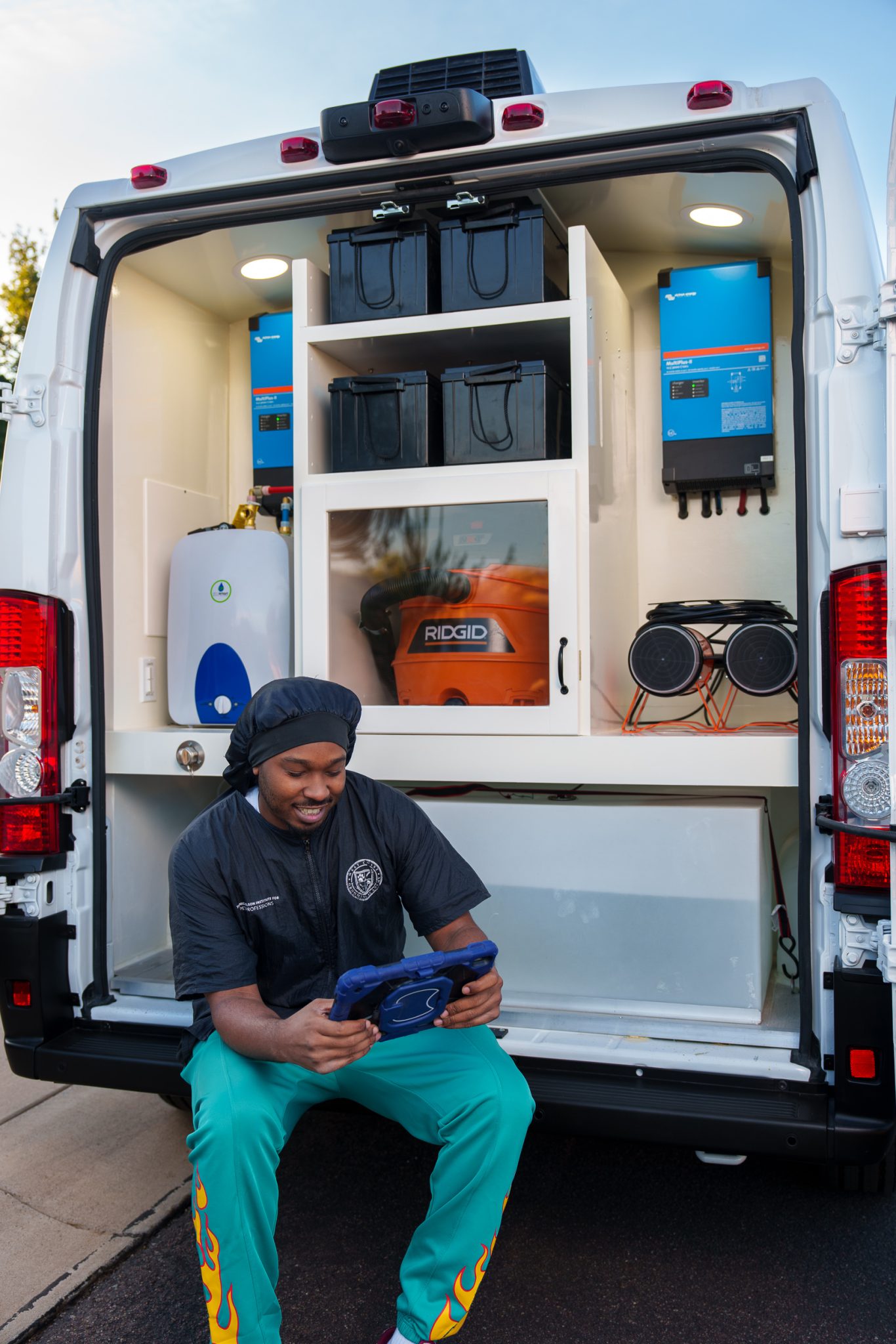 Pursuit Vans | Mobile Grooming Vehicles – Purpose-Built Mobile Grooming ...